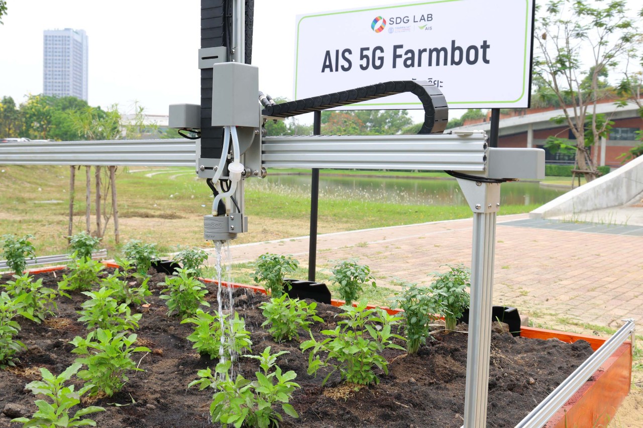 AIS สานต่อความร่วมมือกับ SDG Lab ม.ธรรมศาสตร์ นำ 5G พัฒนา AIS 5G ...